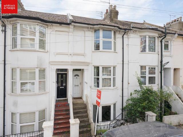 3 bedroom maisonette for sale