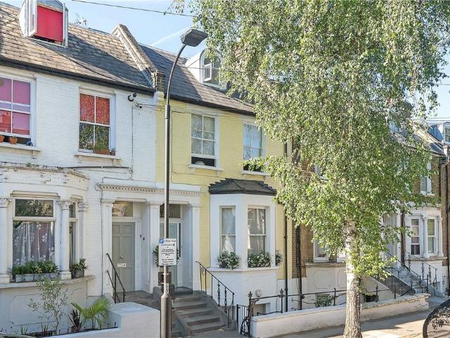 3 bedroom maisonette for sale