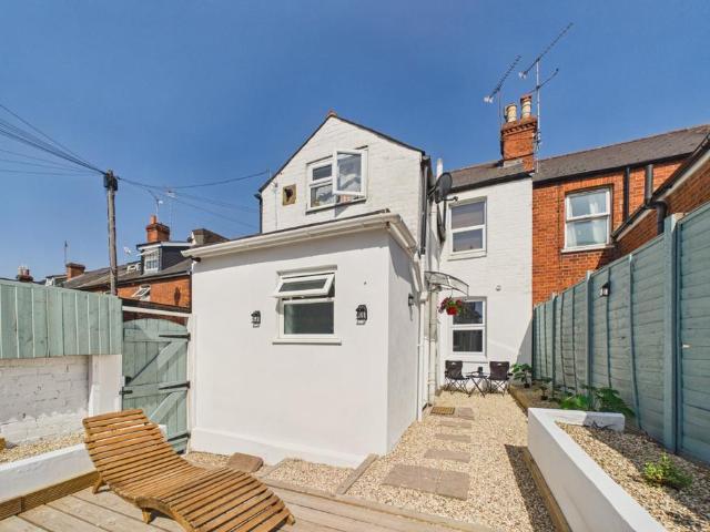 3 bedroom maisonette for sale