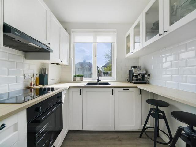 3 bedroom maisonette for sale