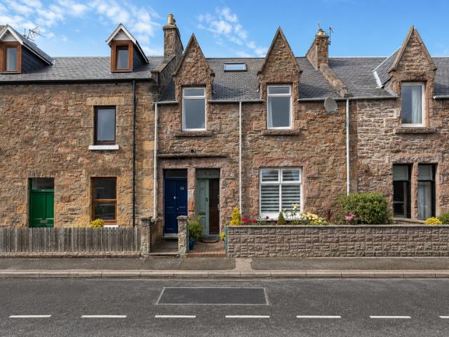 3 bedroom maisonette for sale
