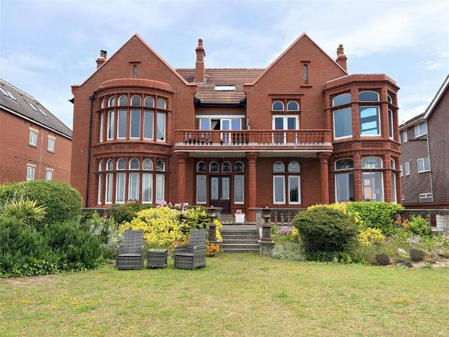 3 bedroom maisonette for sale