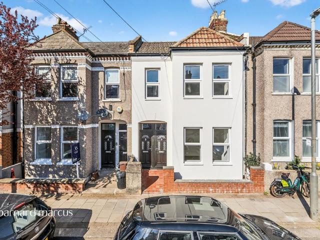 3 bedroom maisonette for sale