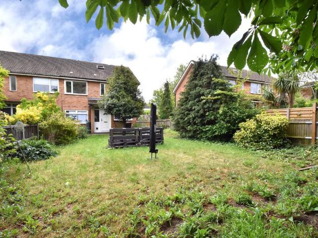 3 bedroom maisonette for sale