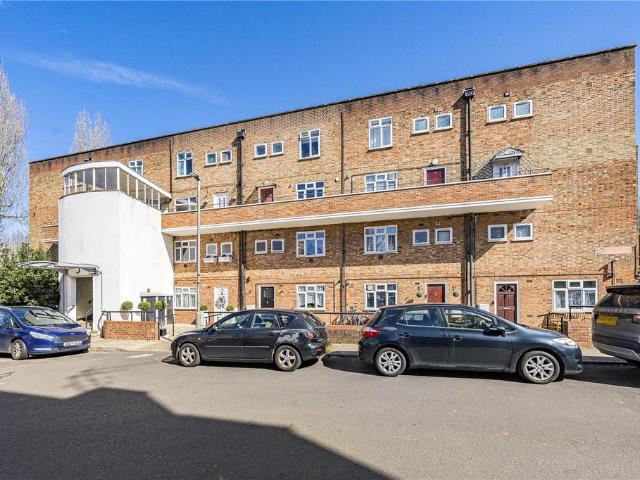 3 bedroom maisonette for sale
