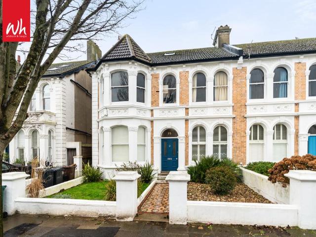 3 bedroom maisonette for sale