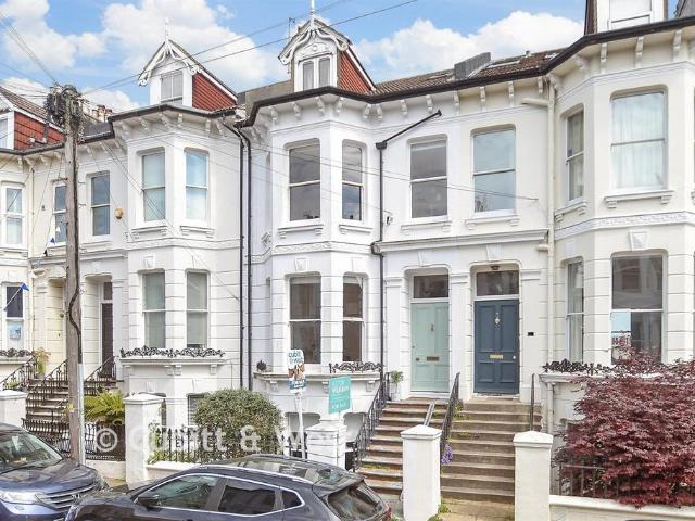 3 bedroom maisonette for sale