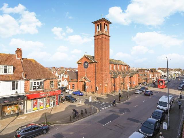 3 bedroom maisonette for sale
