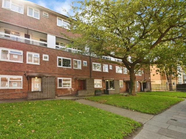 3 bedroom maisonette for sale