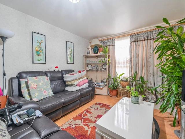 3 bedroom maisonette for sale