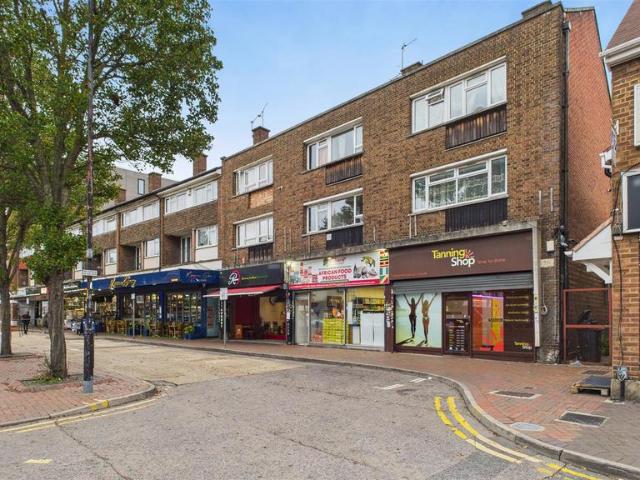 3 bedroom maisonette for sale