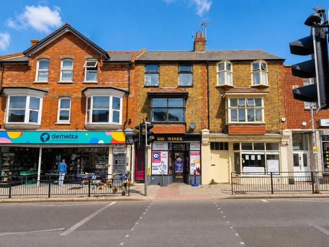 3 bedroom maisonette for sale