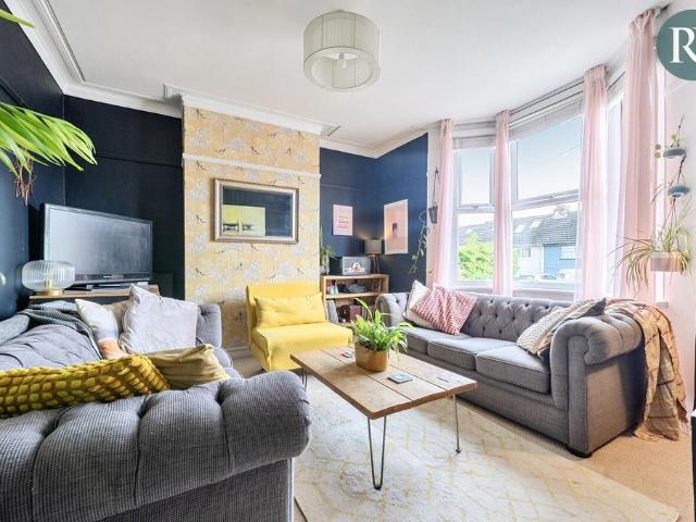 3 bedroom maisonette for sale