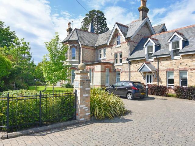3 bedroom maisonette for sale