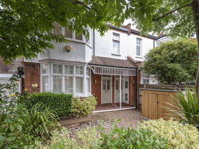 3 bedroom maisonette for sale
