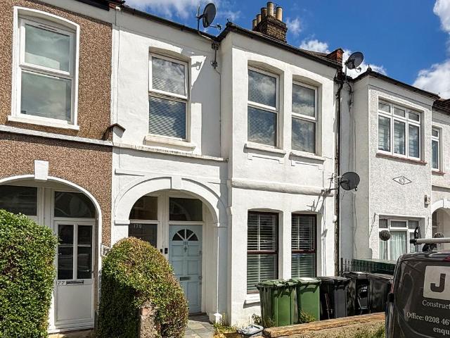 3 bedroom maisonette for sale