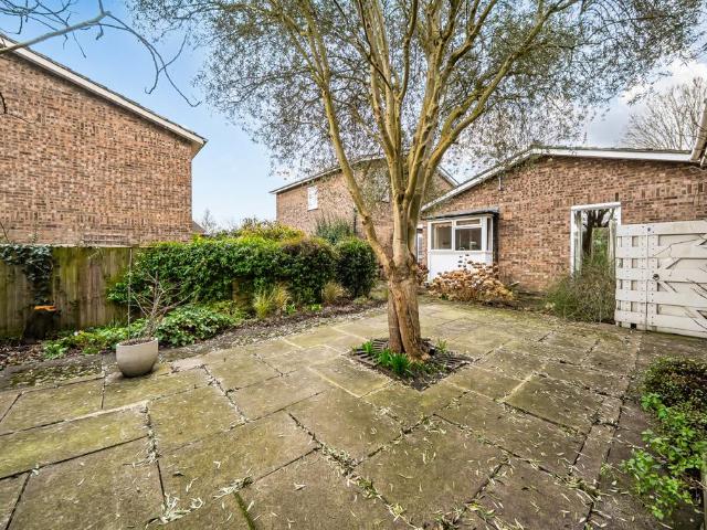 3 bedroom maisonette for sale