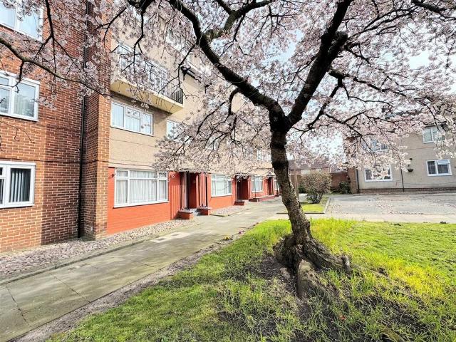 3 bedroom maisonette for sale