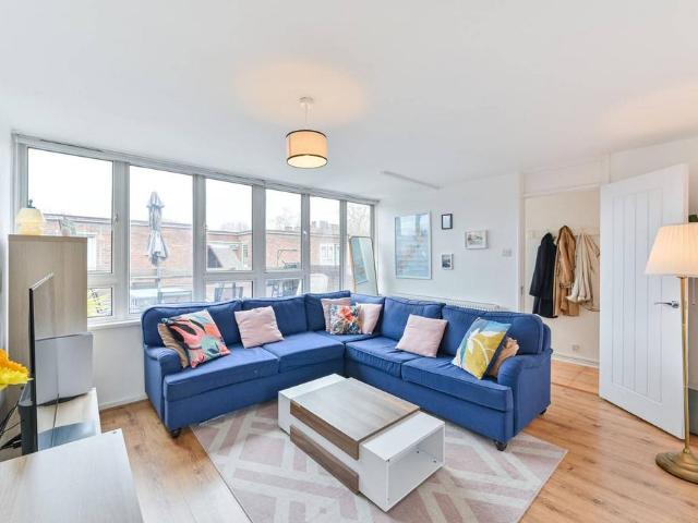 3 bedroom maisonette for sale