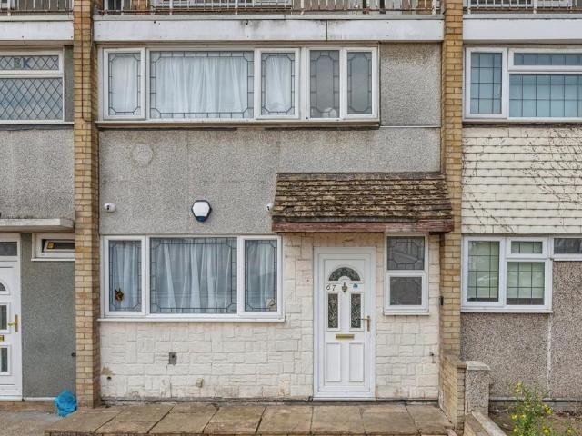 3 bedroom maisonette for sale