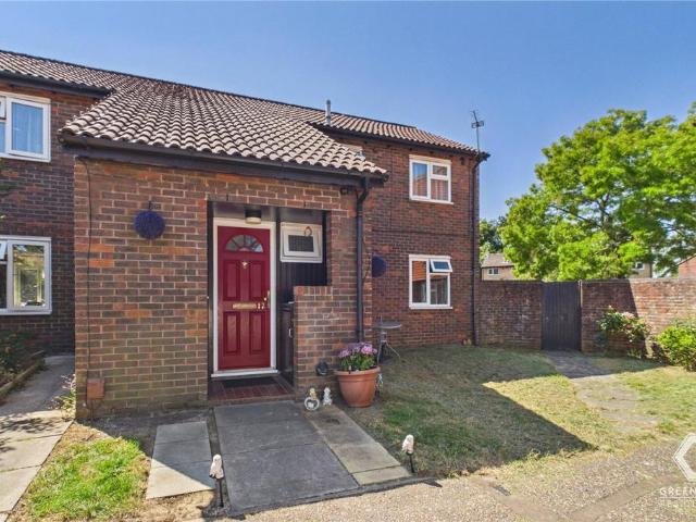 3 bedroom maisonette for sale