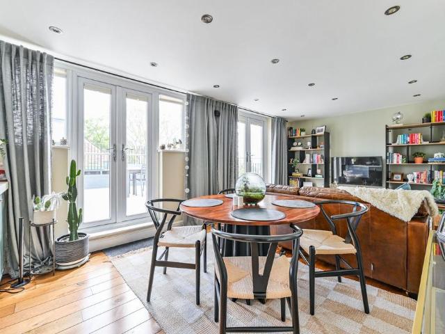 3 bedroom maisonette for sale
