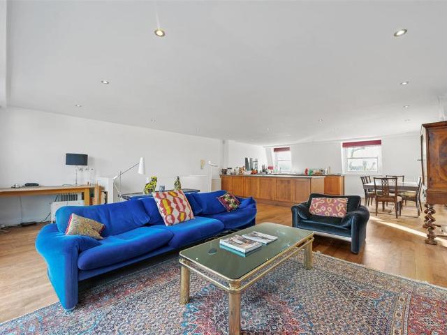 3 bedroom maisonette for sale