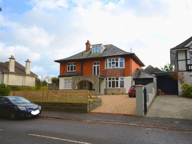 3 bedroom flat for sale