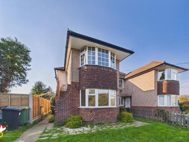 3 bedroom maisonette for sale