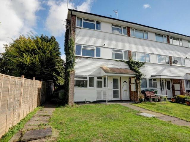 3 bedroom maisonette for sale