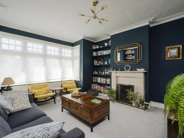 3 bedroom maisonette for sale