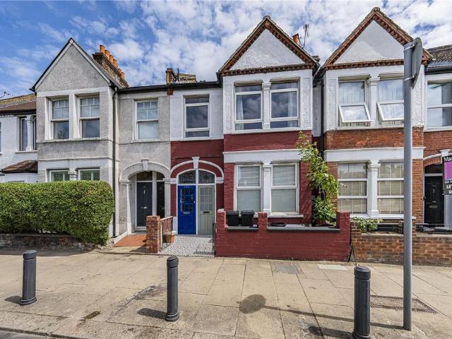 3 bedroom maisonette for sale