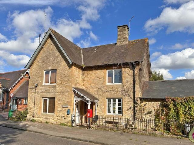 3 bedroom maisonette for sale