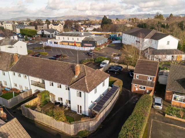 3 bedroom maisonette for sale