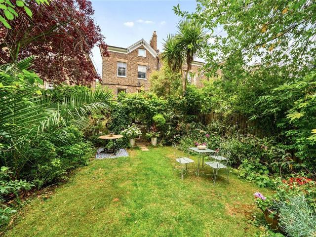 3 bedroom maisonette for sale