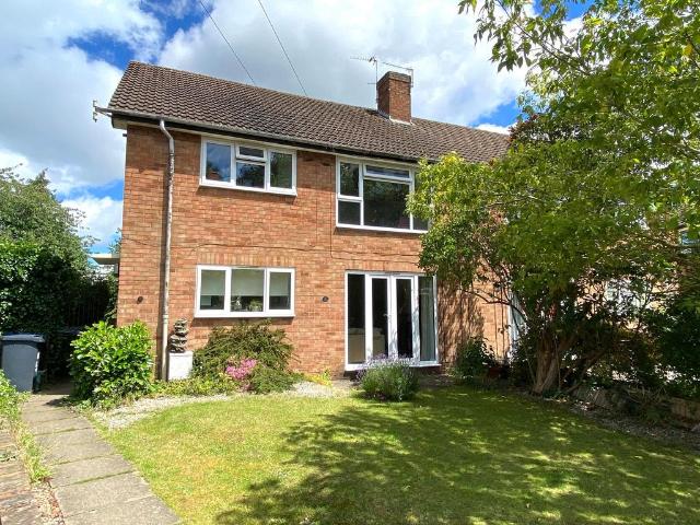 3 bedroom maisonette for sale
