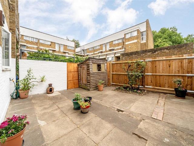 3 bedroom maisonette for sale