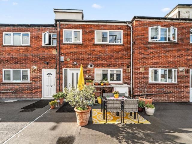 3 bedroom maisonette for sale