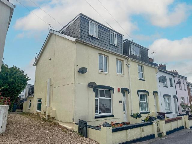 3 bedroom maisonette for sale