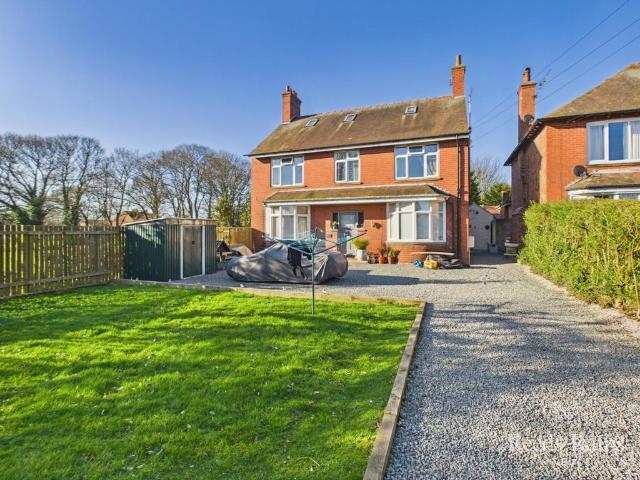 3 bedroom maisonette for sale