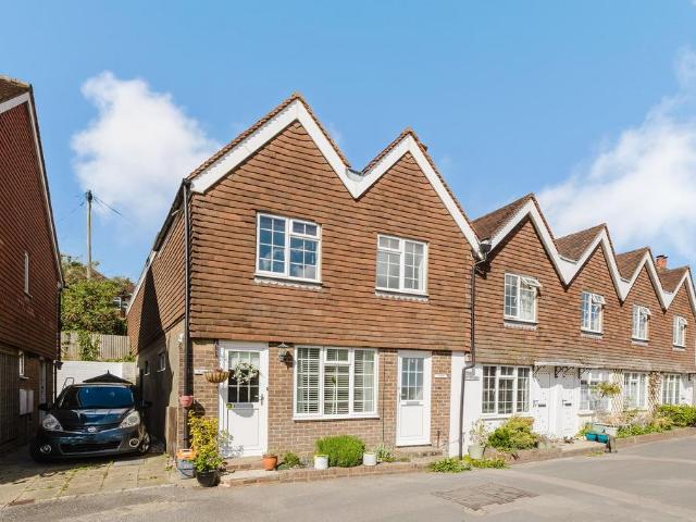 3 bedroom maisonette for sale