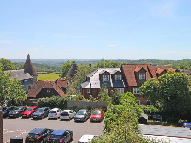 3 bedroom maisonette for sale