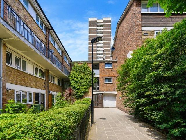 3 bedroom maisonette for sale