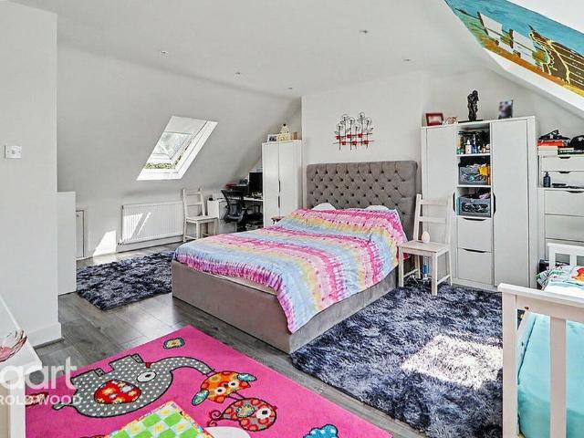 3 bedroom maisonette for sale