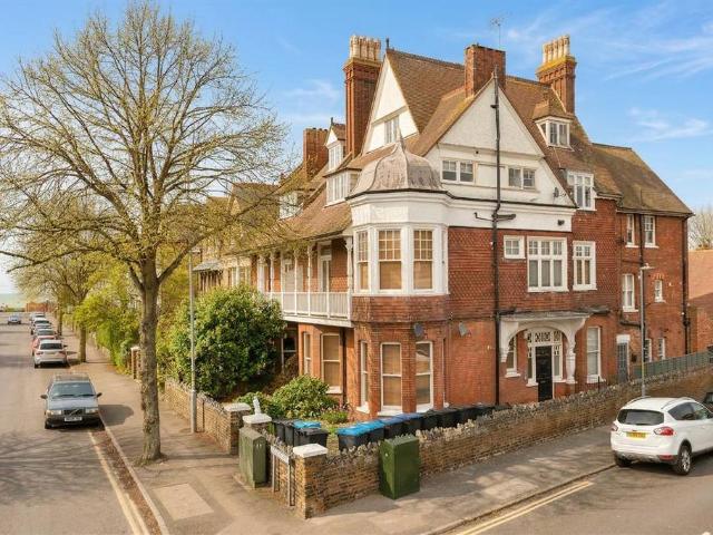 3 bedroom maisonette for sale