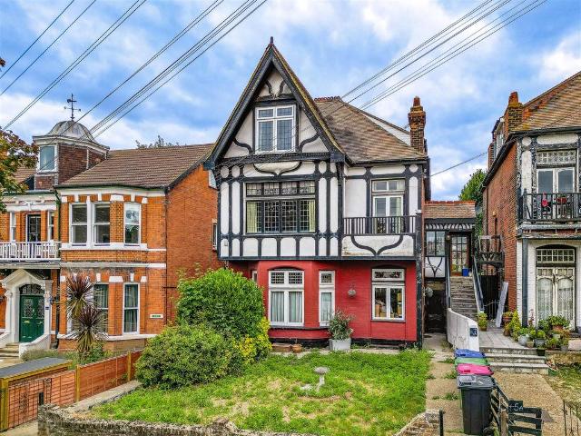 3 bedroom maisonette for sale