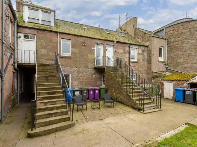 3 bedroom maisonette for sale