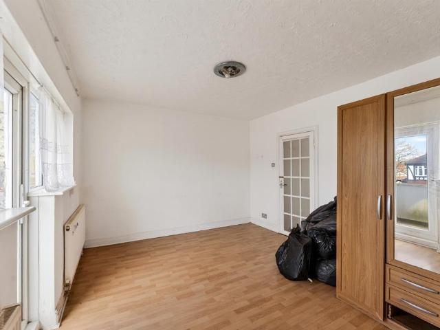 3 bedroom maisonette for sale
