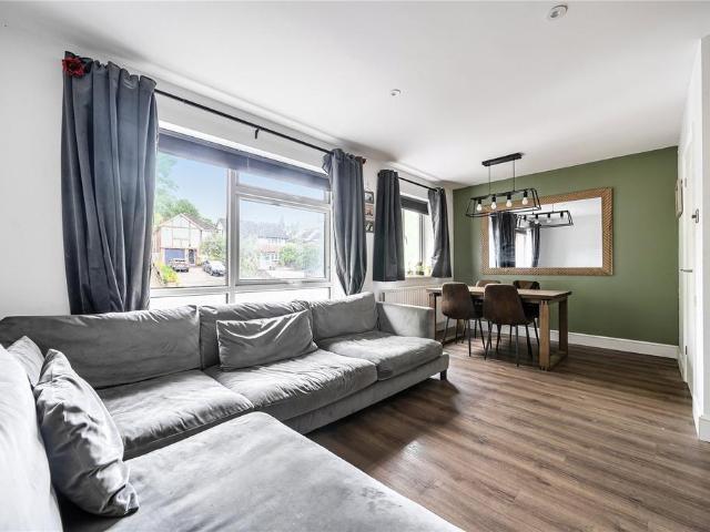 3 bedroom maisonette for sale