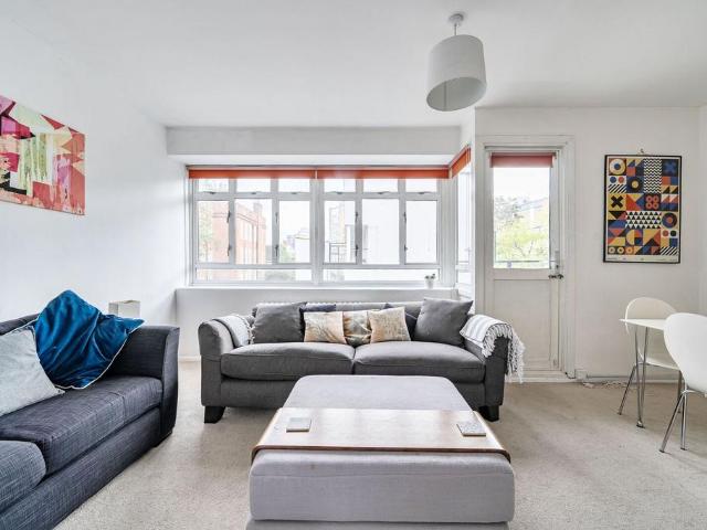 3 bedroom maisonette for sale